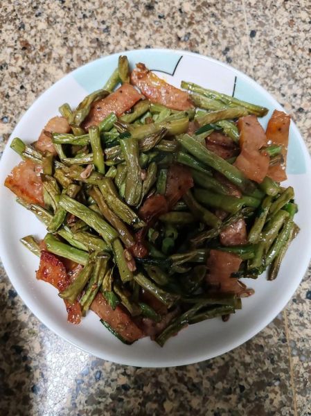 豆角炒鸡蛋会中毒吗_豆角没熟吃了会怎样-第2张图片-山城妙识