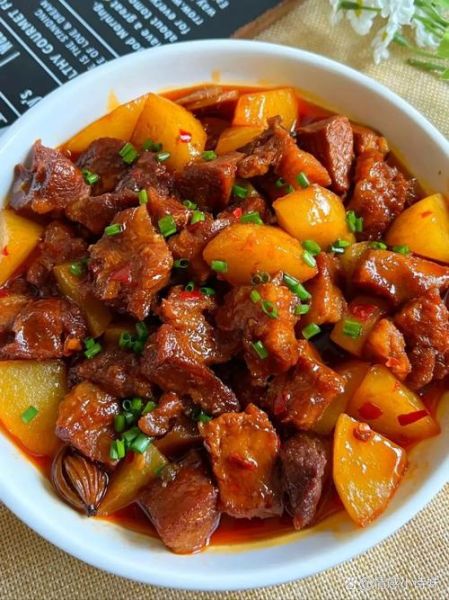 土豆烧牛肉怎么做_土豆烧牛肉需要哪些配料-第1张图片-山城妙识