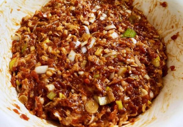 猪肉大葱饺子馅怎么调才好吃_猪肉大葱饺子馅调馅窍门-第3张图片-山城妙识