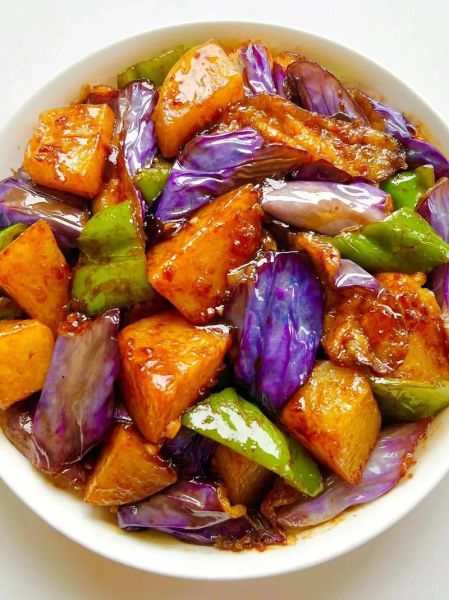 茄子烧土豆怎么炒好吃_茄子土豆先炒哪个-第1张图片-山城妙识