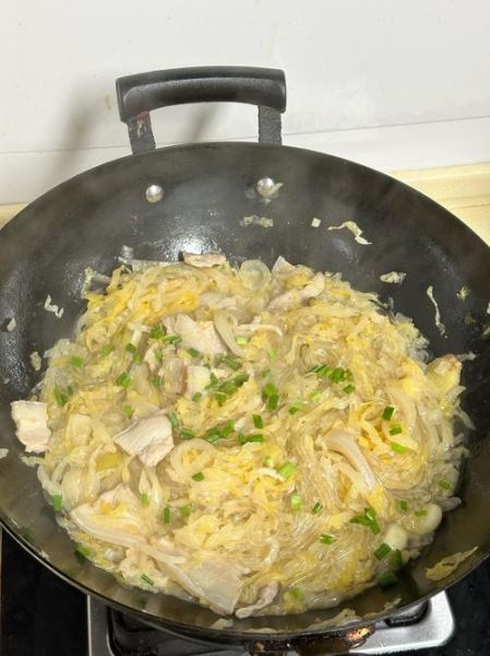 酸菜粉丝肉片汤怎么做_酸菜粉丝肉片汤的家常做法-第3张图片-山城妙识