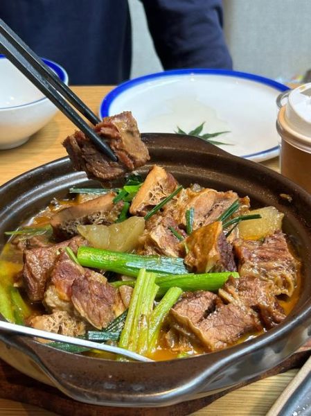 牛腩和什么煲汤好喝_牛腩煲汤搭配推荐-第1张图片-山城妙识