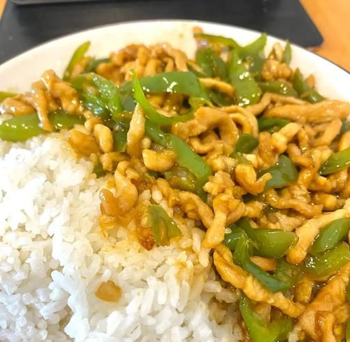 青椒回锅肉盖饭怎么做_回锅肉盖饭热量高吗-第3张图片-山城妙识