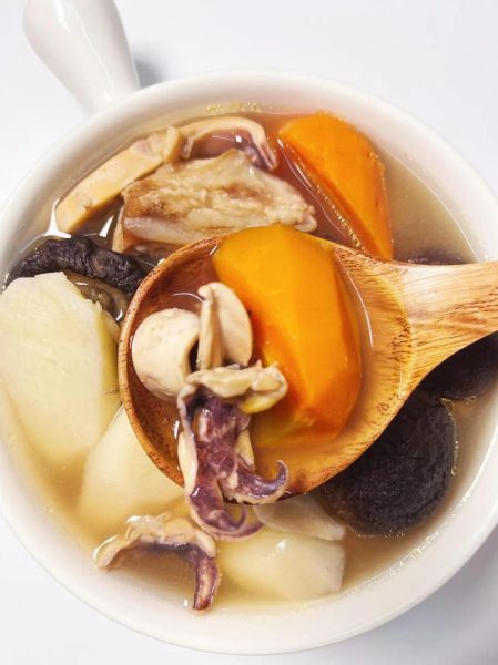 墨鱼汤怎么炖不腥_墨鱼汤的做法大全-第2张图片-山城妙识