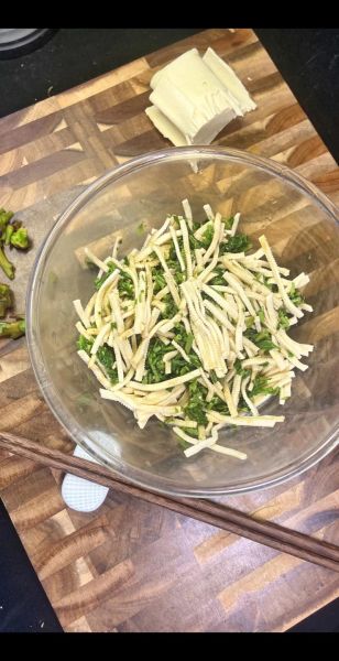 香椿芽拌豆腐怎么做_香椿芽拌豆腐营养价值-第2张图片-山城妙识 香椿芽拌豆腐怎么做_香椿芽拌豆腐营养价值-第2张图片-山城妙识