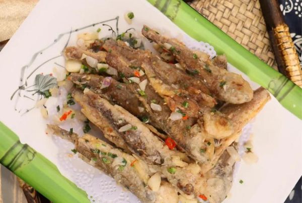 椒盐小黄鱼怎么做才酥脆_椒盐小黄鱼用面粉还是淀粉-第3张图片-山城妙识