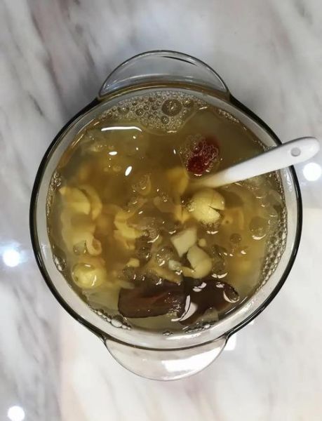 银耳莲子羹怎么做_银耳莲子羹需要炖多久-第3张图片-山城妙识