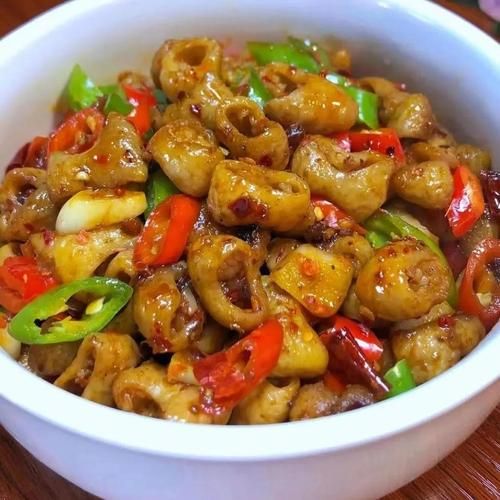 青椒炒肥肠怎么炒才脆_青椒炒肥肠焯水还是生炒-第3张图片-山城妙识 青椒炒肥肠怎么炒才脆_青椒炒肥肠焯水还是生炒-第3张图片-山城妙识