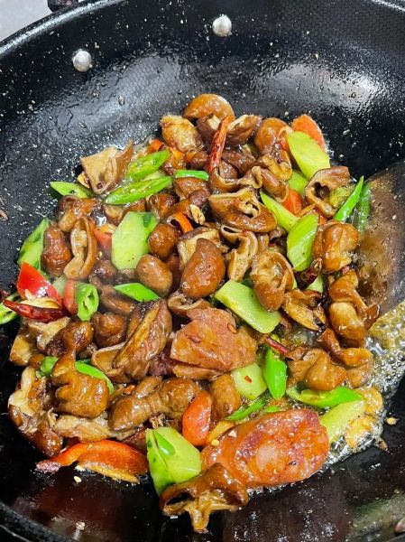 四川红烧肥肠怎么做_四川红烧肥肠的正宗做法-第1张图片-山城妙识