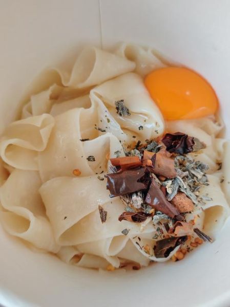 煮泡面什么时候放鸡蛋_鸡蛋怎么煮不散-第1张图片-山城妙识