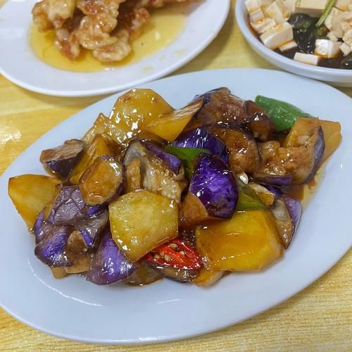 地三鲜最正宗的做法视频_地三鲜茄子土豆青椒怎么炒不糊-第1张图片-山城妙识