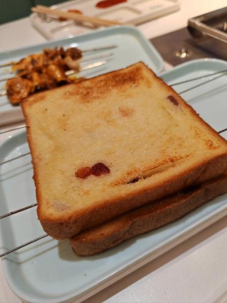 烧烤店蜂蜜面包片怎么做_为什么这么火-第1张图片-山城妙识 烧烤店蜂蜜面包片怎么做_为什么这么火-第1张图片-山城妙识