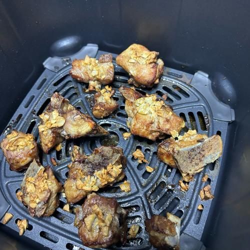 蒜香排骨空气炸锅怎么做_蒜香排骨空气炸锅温度时间-第1张图片-山城妙识