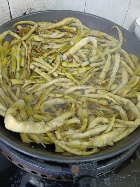 炒莴笋干怎么泡发_炒莴笋干要不要焯水-第1张图片-山城妙识 炒莴笋干怎么泡发_炒莴笋干要不要焯水-第1张图片-山城妙识