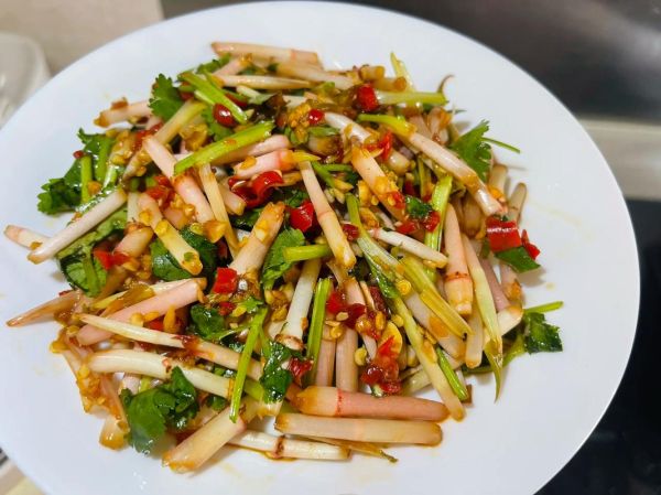 凉拌折耳根怎么做_折耳根凉拌要不要焯水-第2张图片-山城妙识