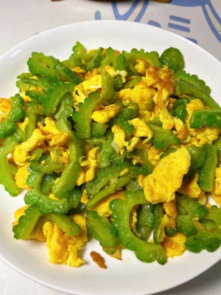 苦瓜炒蛋要不要焯水_焯水后口感更好吗-第2张图片-山城妙识