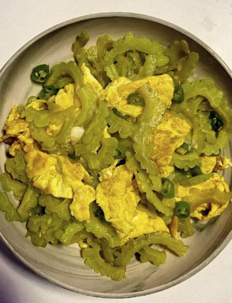 苦瓜炒蛋要不要焯水_焯水后口感更好吗-第1张图片-山城妙识