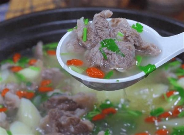 清汤牛腩怎么做才好吃_牛腩焯水用冷水还是热水-第2张图片-山城妙识