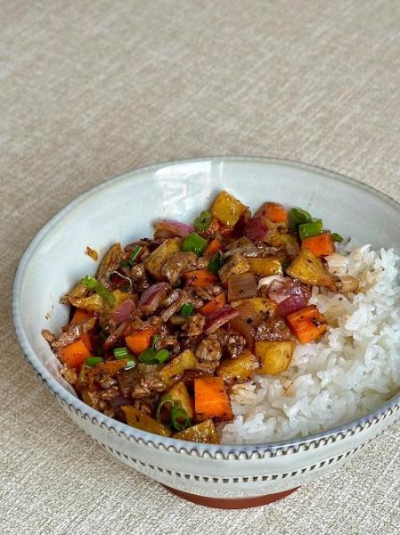 红烧牛肉盖饭怎么做_红烧牛肉盖饭热量高吗-第3张图片-山城妙识 红烧牛肉盖饭怎么做_红烧牛肉盖饭热量高吗-第3张图片-山城妙识