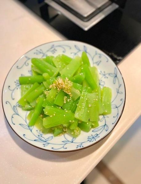 莴苣凉拌怎么做_莴苣凉拌要不要焯水-第1张图片-山城妙识 莴苣凉拌怎么做_莴苣凉拌要不要焯水-第1张图片-山城妙识