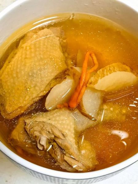 清炖乳鸽怎么做_清炖乳鸽汤的做法窍门-第1张图片-山城妙识