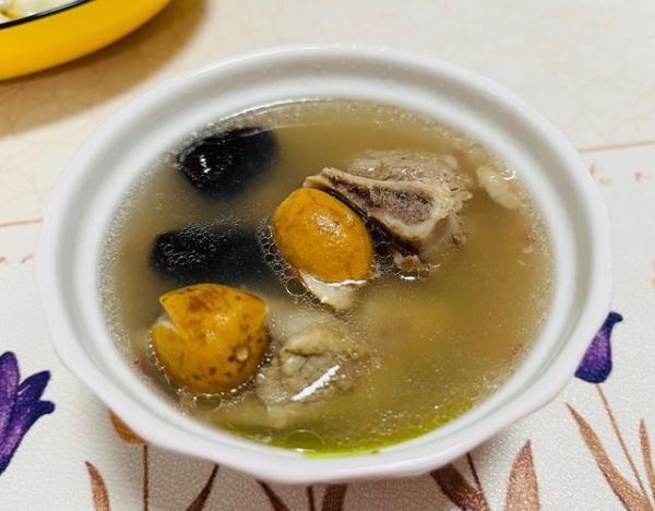 龙骨煲汤放什么好_龙骨煲汤最佳搭配-第1张图片-山城妙识