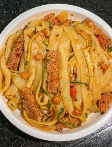 凉皮怎么炒_炒凉皮的家常做法-第1张图片-山城妙识