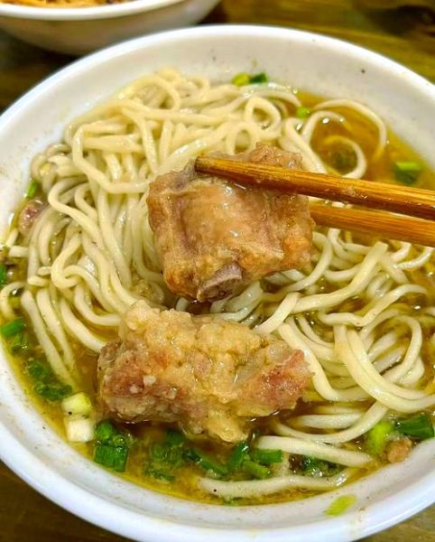 清汤排骨面怎么做_清汤排骨面热量高吗-第1张图片-山城妙识