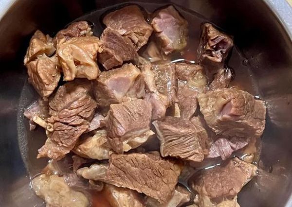 大块煮牛肉怎么煮又嫩又烂_牛肉炖多久才软烂-第2张图片-山城妙识