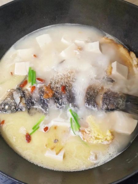 鲤鱼怎么炖汤好喝_鲤鱼汤去腥技巧-第1张图片-山城妙识