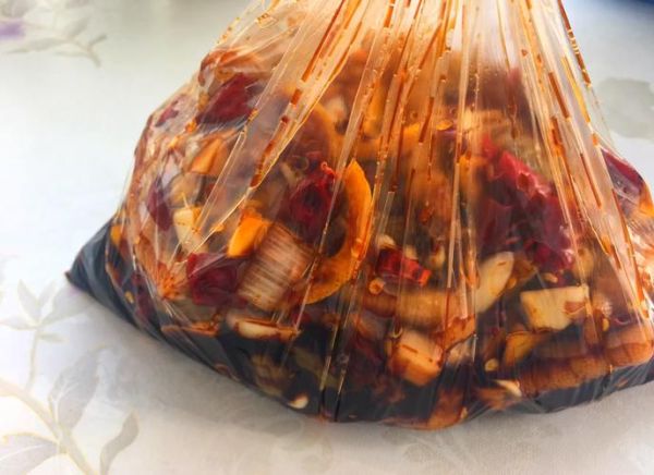 红椒鸡爪怎么做_泡椒凤爪和红椒鸡爪区别-第2张图片-山城妙识