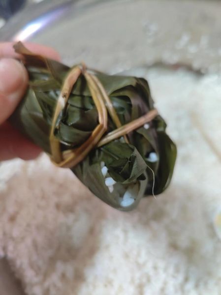 蛋黄鲜肉粽子怎么做_蛋黄鲜肉粽子热量高吗-第2张图片-山城妙识