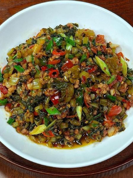 腌菜炒肉怎么炒好吃_腌菜炒肉的做法大全-第1张图片-山城妙识