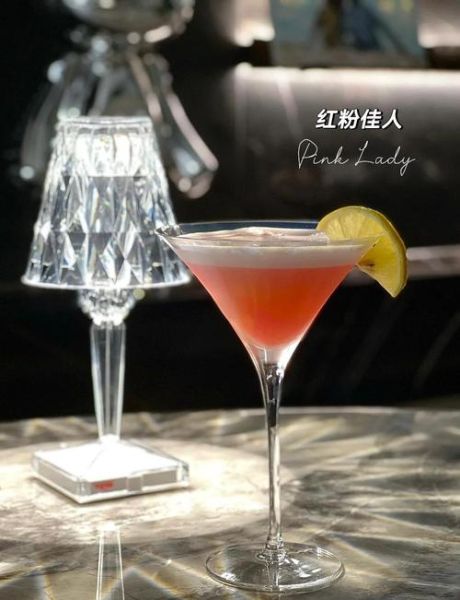 红粉佳人鸡尾酒配方_调制比例是多少-第3张图片-山城妙识