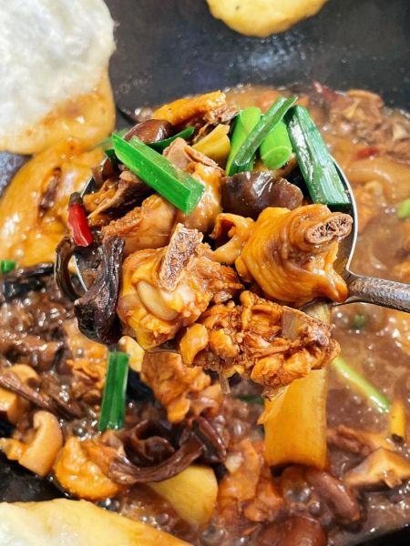 小鸡炖蘑菇的家常做法_怎样炖出鸡肉不柴汤更鲜-第2张图片-山城妙识