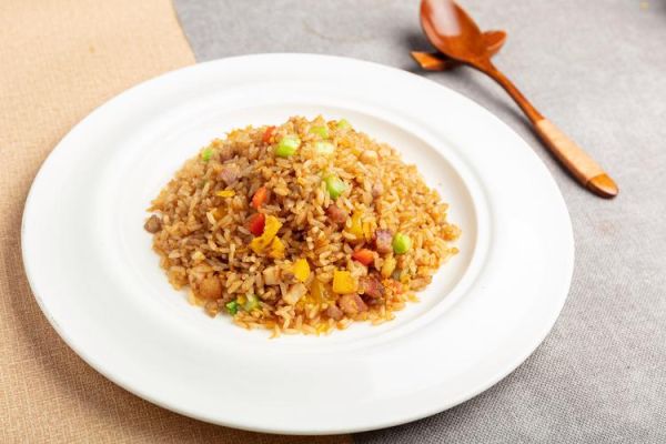不放鸡蛋的酱油炒饭怎么做_家常酱油炒饭技巧-第2张图片-山城妙识