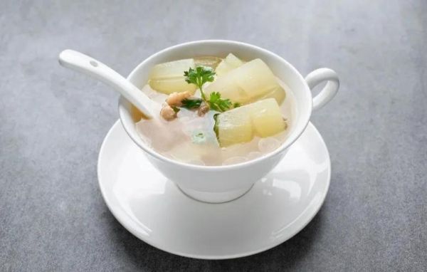 夏天女人喝什么汤滋阴养颜_哪些汤最适合女性夏季养生-第3张图片-山城妙识