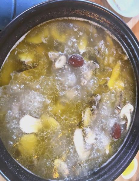 干松茸炖鸡的做法_干松茸炖鸡怎么做好吃-第1张图片-山城妙识