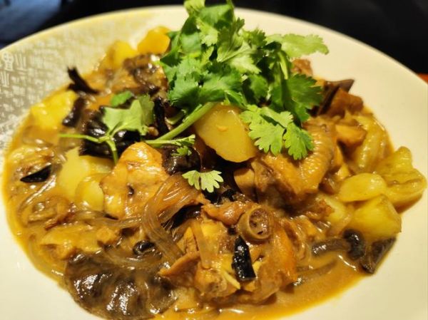 小鸡炖蘑菇英语怎么说_正宗东北菜英文翻译-第1张图片-山城妙识