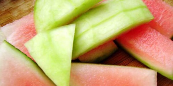 西瓜皮擦脸有什么好处_西瓜皮敷脸的正确方法-第3张图片-山城妙识 西瓜皮擦脸有什么好处_西瓜皮敷脸的正确方法-第3张图片-山城妙识