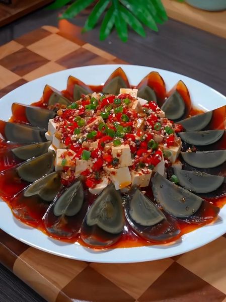 豆腐皮蛋怎么凉拌好吃_皮蛋豆腐凉拌做法-第2张图片-山城妙识