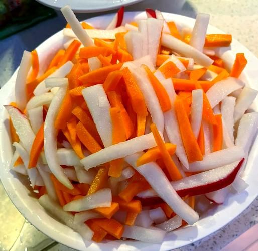 泡椒萝卜条怎么腌制才酸甜脆_泡椒萝卜条腌制比例是多少-第1张图片-山城妙识