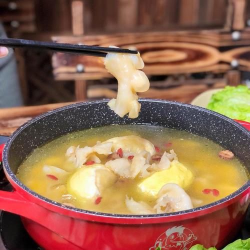 清炖三黄鸡怎么炖才嫩_清炖滋补三黄鸡的做法-第3张图片-山城妙识