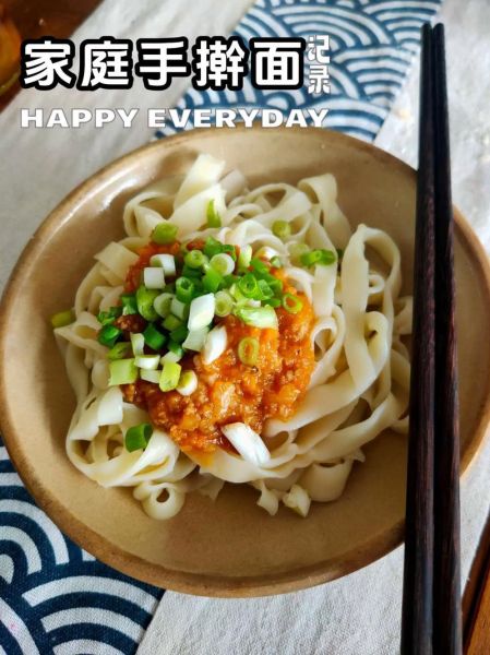 手擀面条怎么做_手擀面怎么和面才筋道-第3张图片-山城妙识