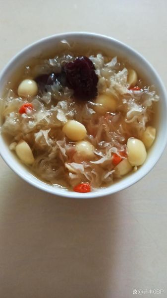 银耳莲子粥怎么熬_银耳莲子粥要熬多久-第3张图片-山城妙识