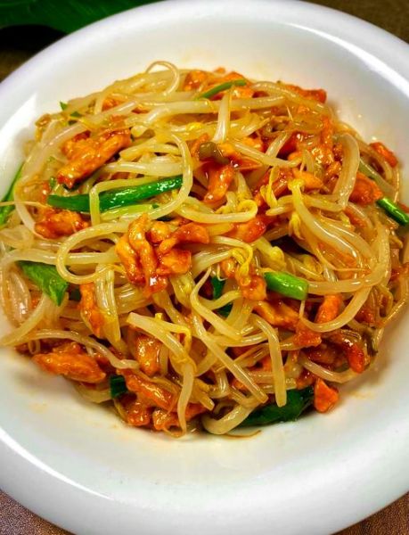 肉炒豆芽菜的家常做法_豆芽菜怎么炒才脆嫩-第1张图片-山城妙识