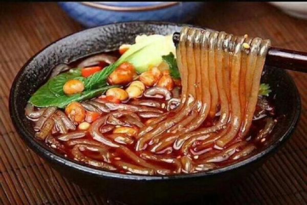 重庆酸辣粉正宗做法_酸辣粉热量高吗-第1张图片-山城妙识