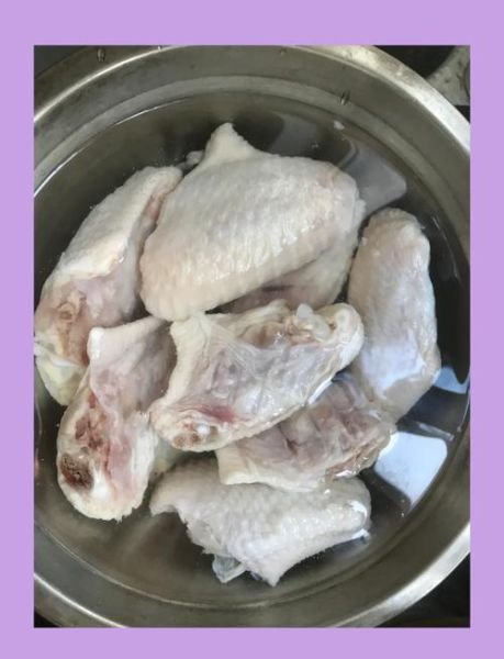 鸡翅腌制后焯水会没味道吗_焯水前要不要冲洗-第1张图片-山城妙识
