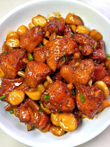 栗子炖鸡肉怎么做_栗子炖鸡肉要焯水吗-第1张图片-山城妙识