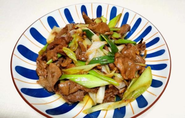家常葱爆羊肉怎么做_羊肉去膻味技巧-第2张图片-山城妙识